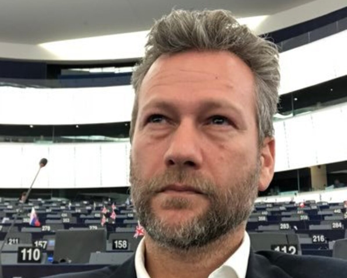 Ex-Reform chief admits bribes